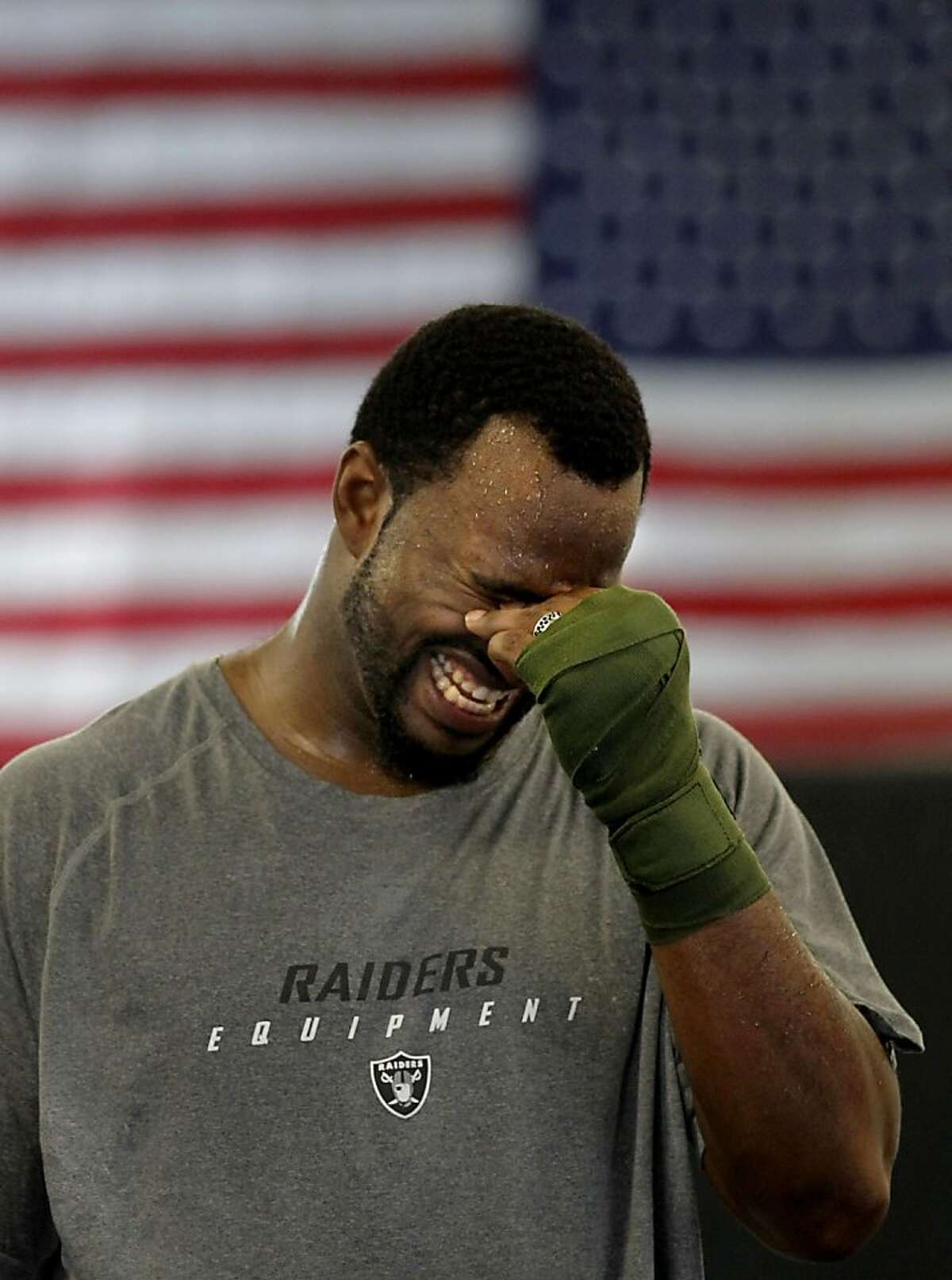 Raiders fullback has 'Better Dayz' in martial arts