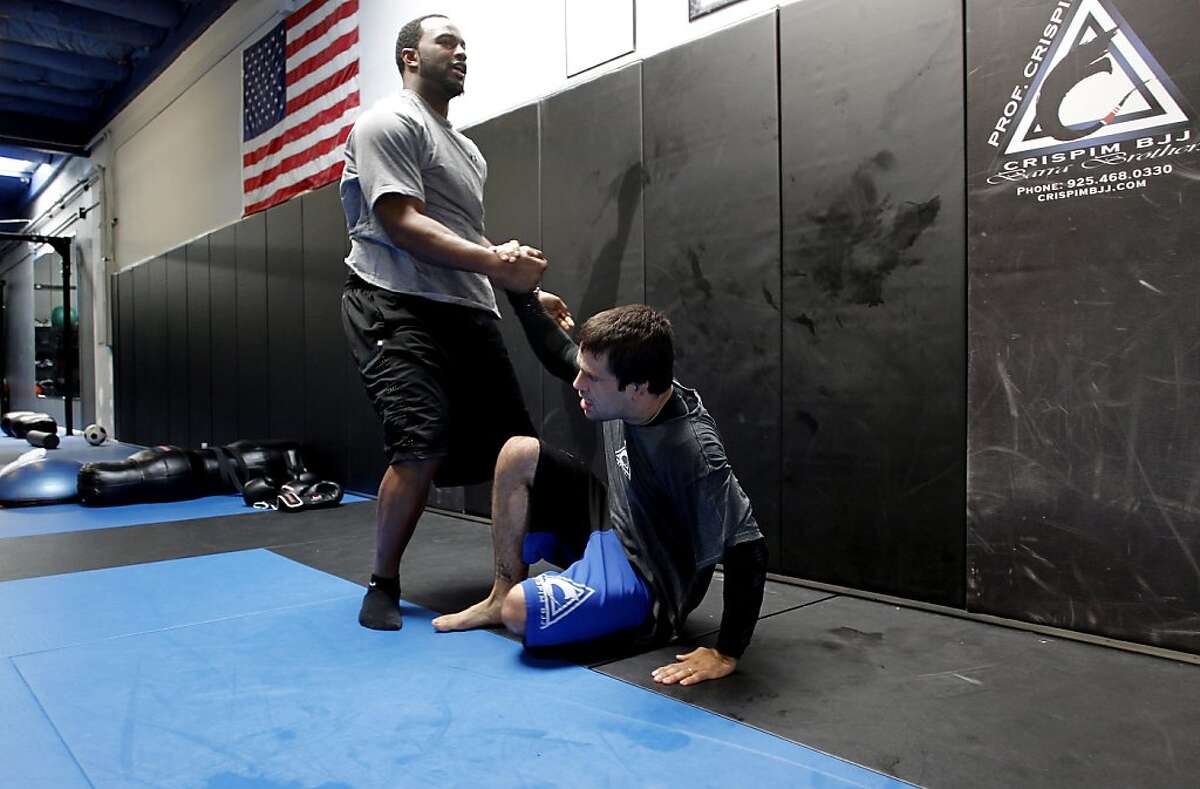 Raiders fullback has 'Better Dayz' in martial arts