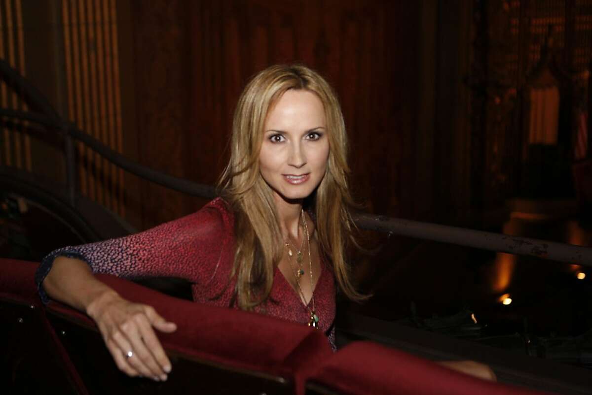 Chely Wright, country singer, coming out on top