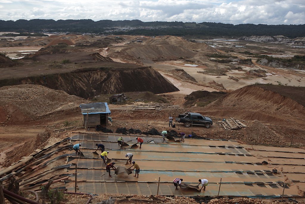 Gold rush brings heavy cost to Peru's environment