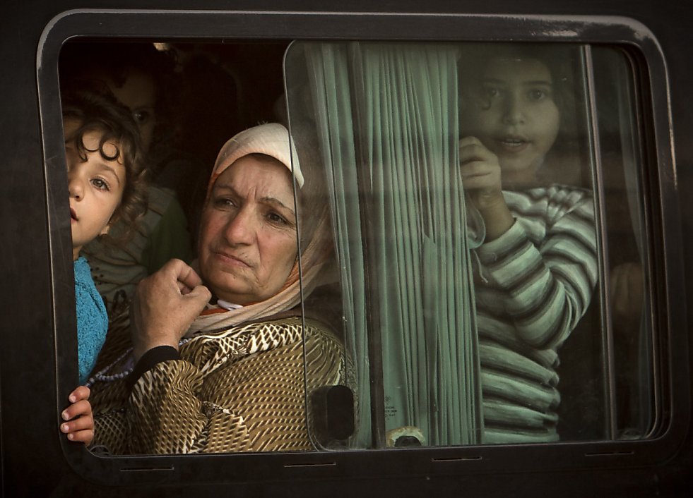 Syrian troops force villagers to flee near border