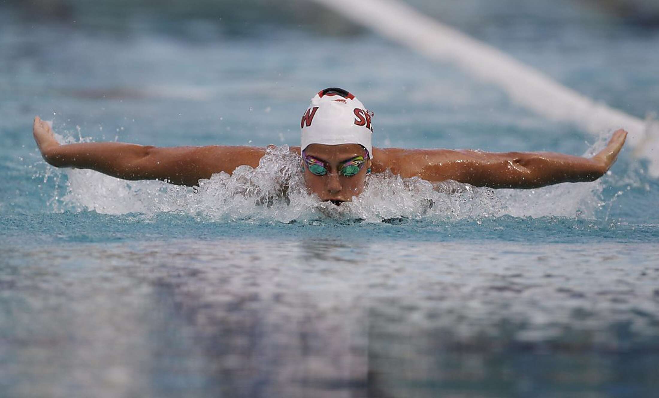 Michael Phelps wins backstroke in Santa Clara