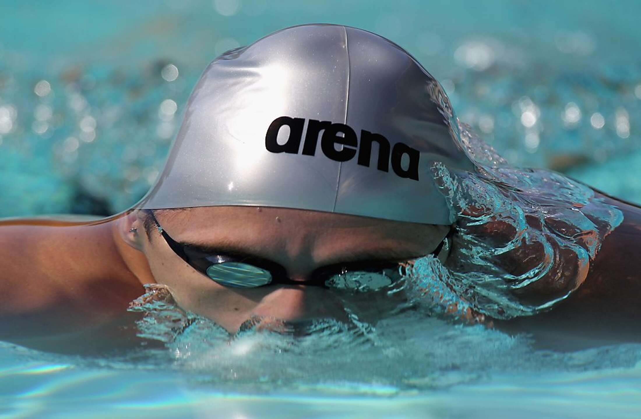 Michael Phelps wins backstroke in Santa Clara