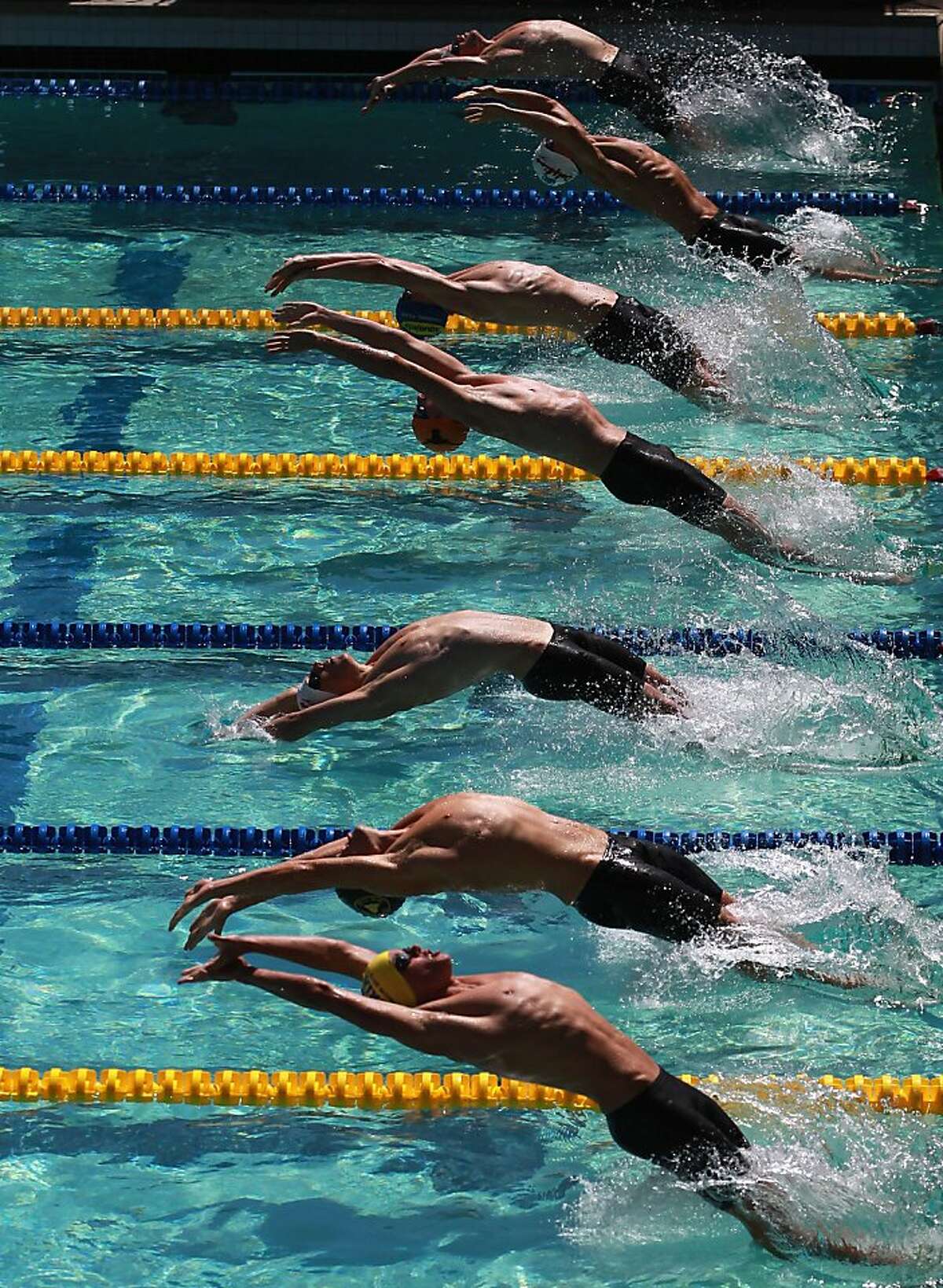 Michael Phelps wins backstroke in Santa Clara