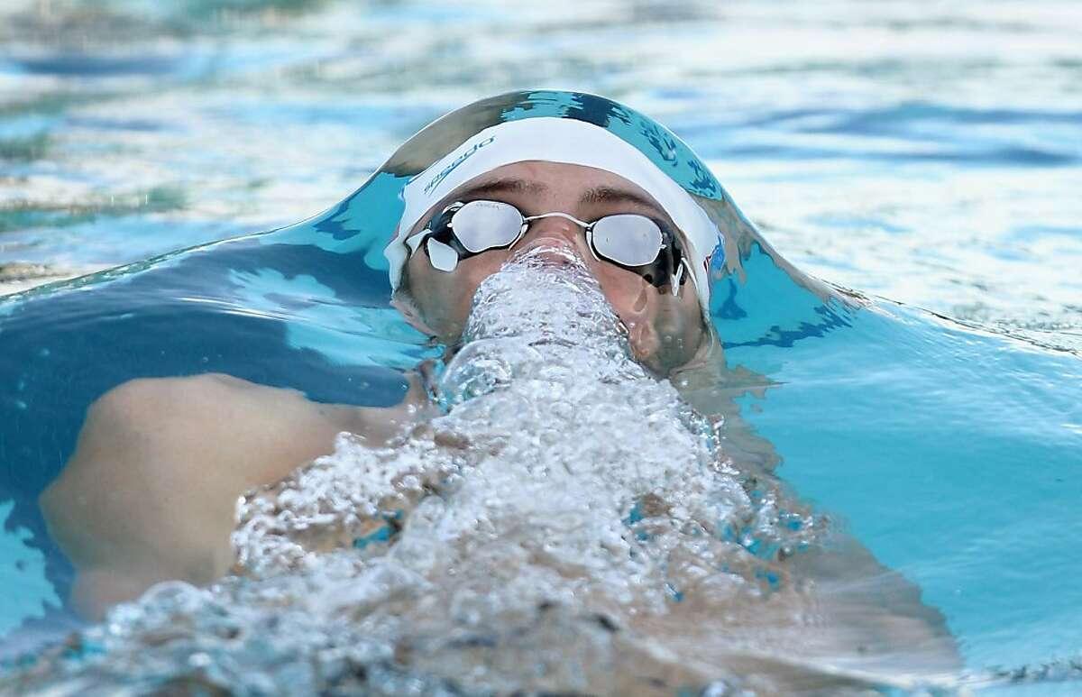 Michael Phelps wins backstroke in Santa Clara