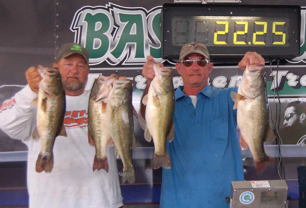 5 sacks over 20 lbs – Don Taylor & Donald Randall wins Bass N Bucks ...