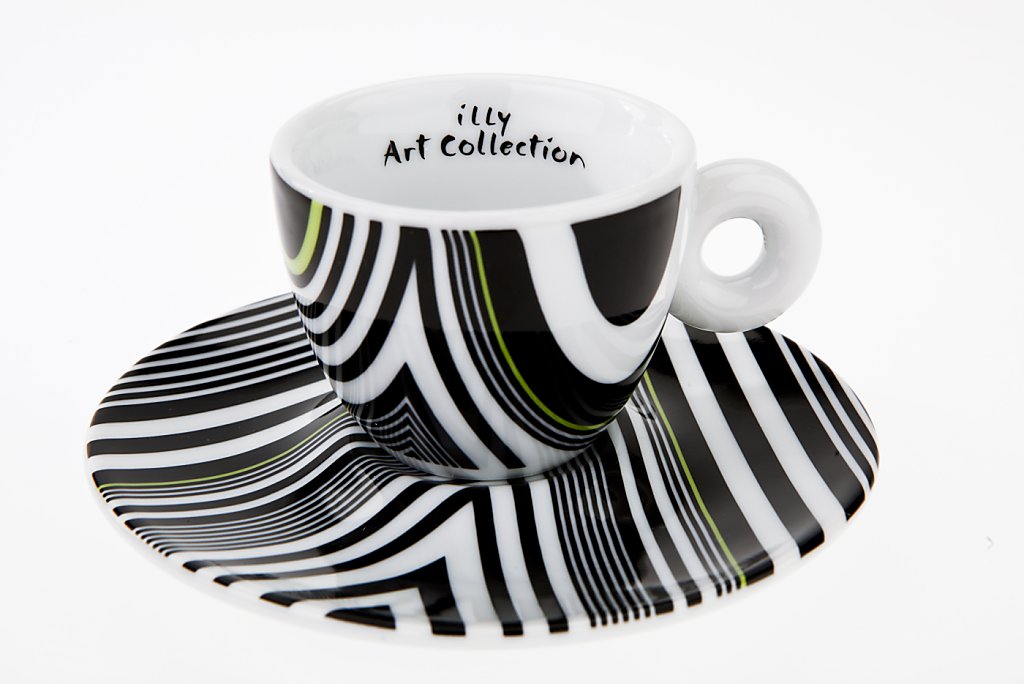 Illy coffee cups with a side of cake, cubed