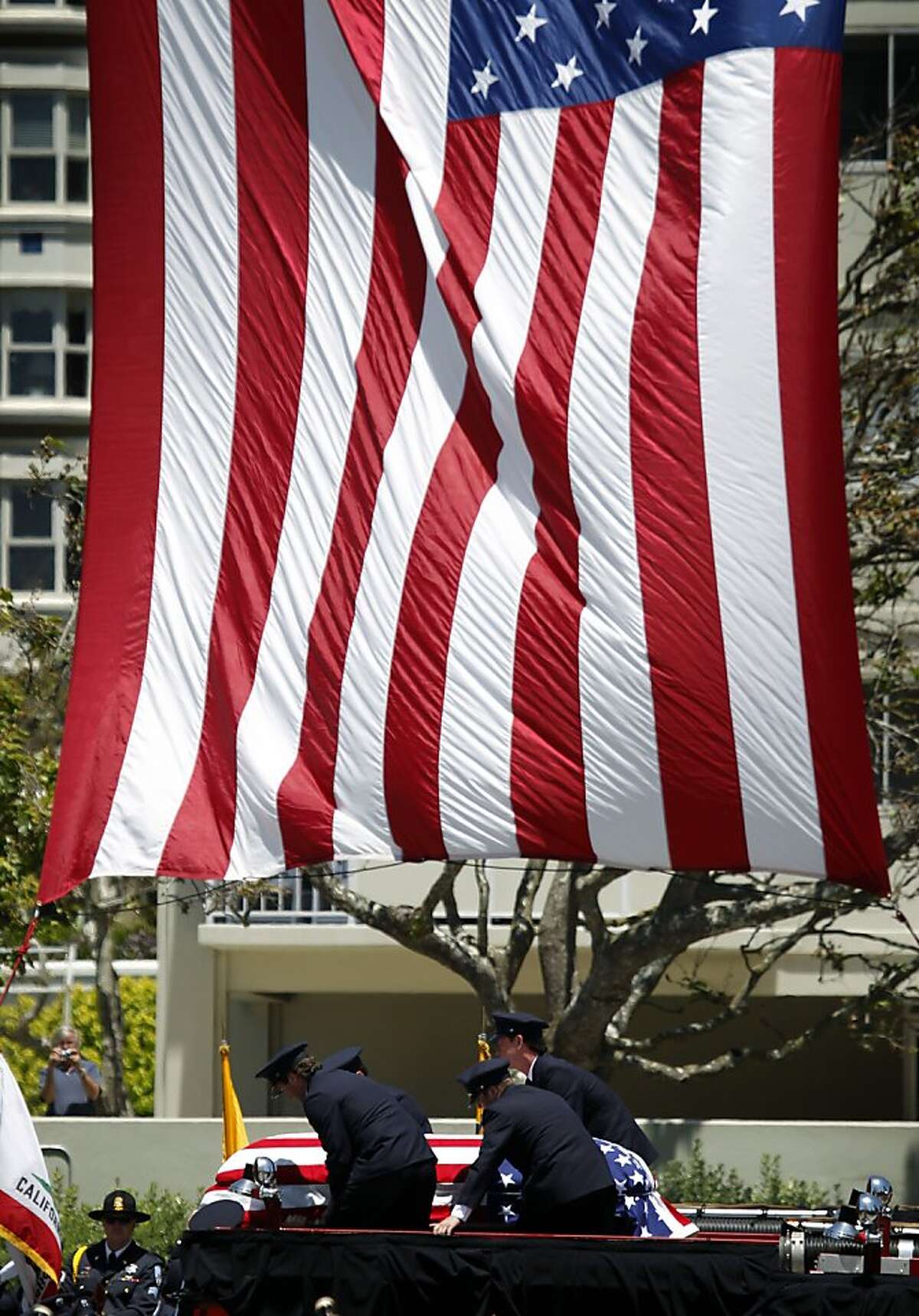 Thousands say goodbye to fallen S.F. firefighters