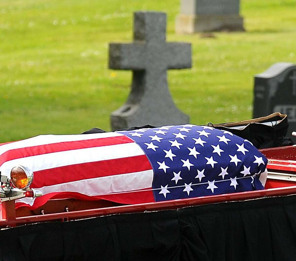 Thousands say goodbye to fallen S.F. firefighters