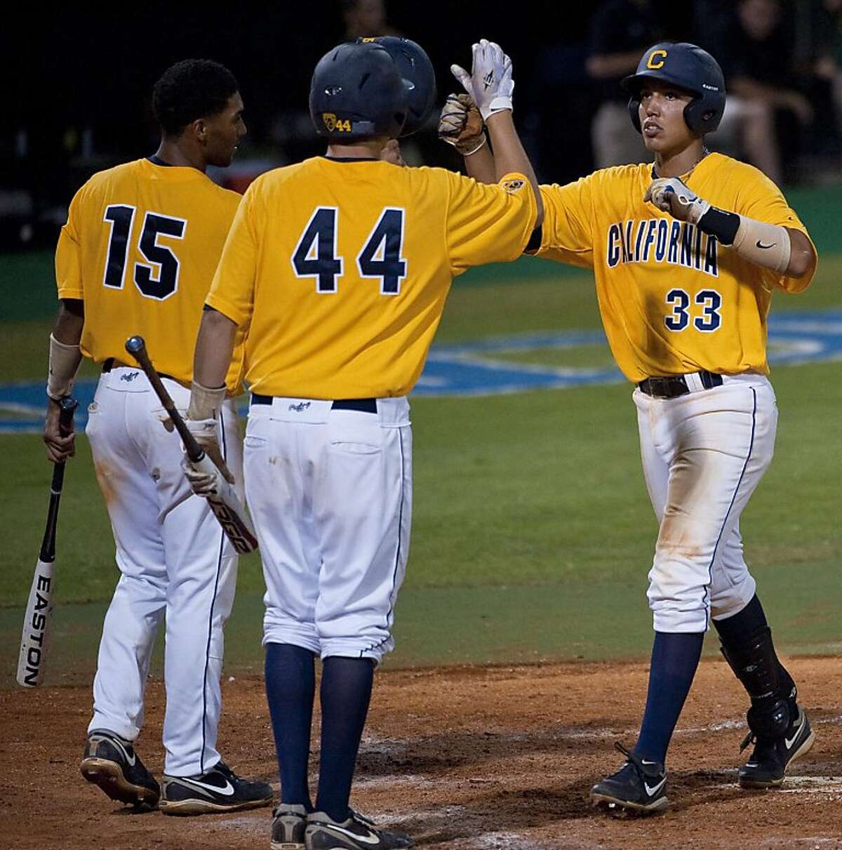Cal baseball rallies past Baylor in 9th to advance