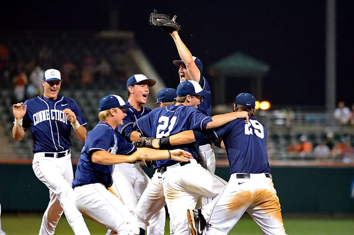 Cal baseball rallies past Baylor in 9th to advance