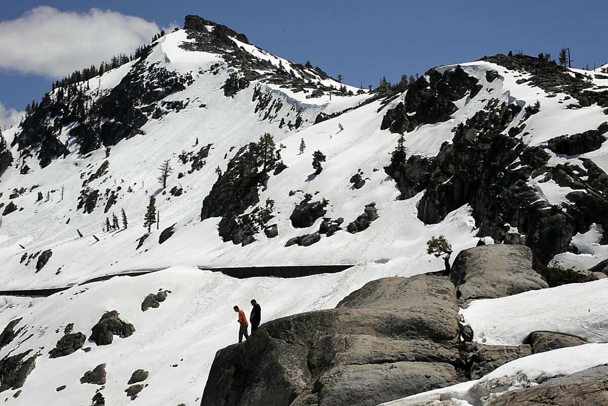 Record Calif. snowpack raises summer flood fear