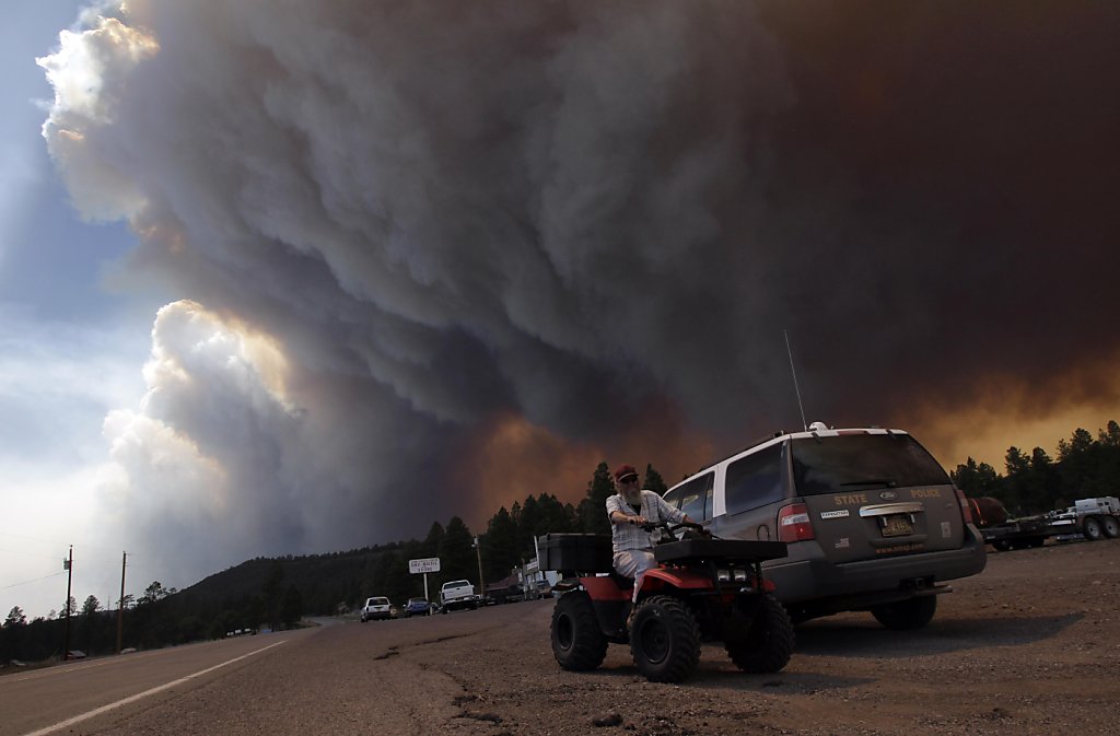 Gigantic Arizona fire doubles in size over weekend