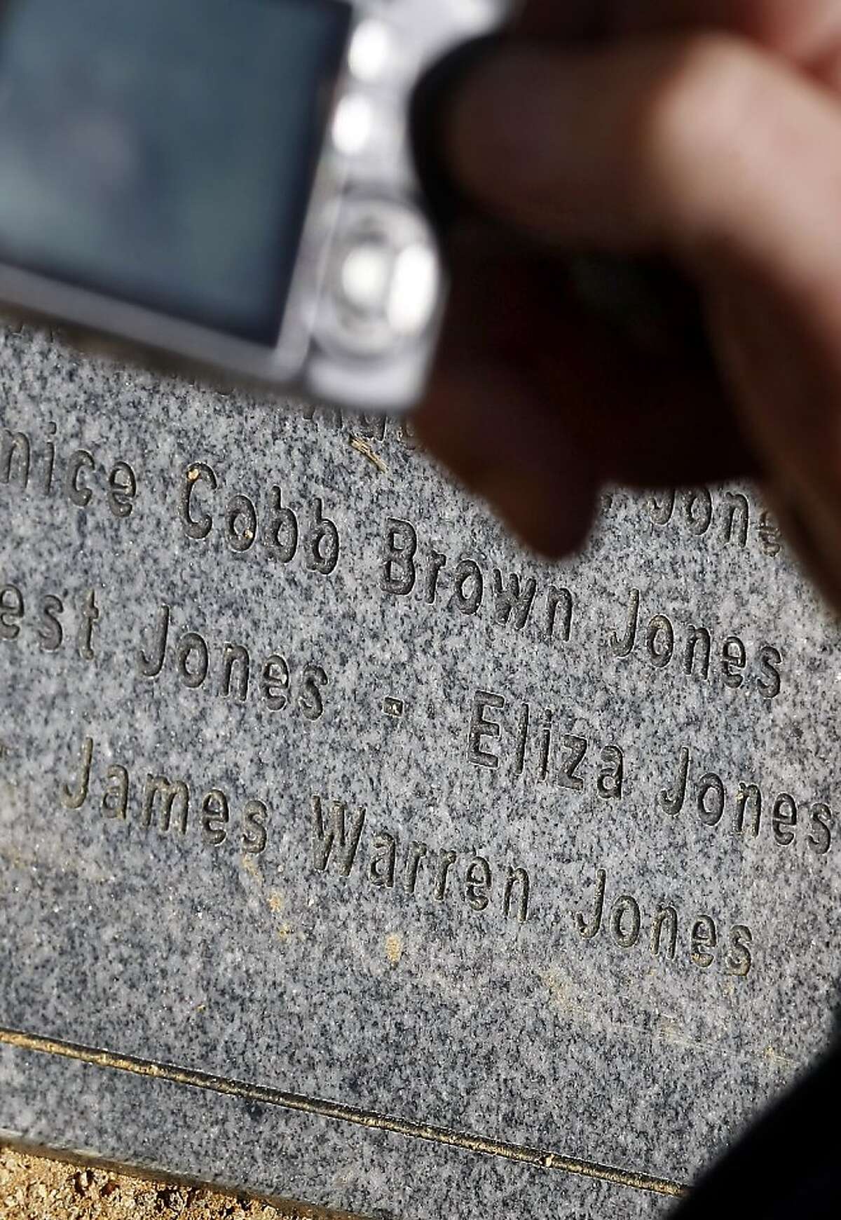 Jonestown memorial unveiled after 32 years