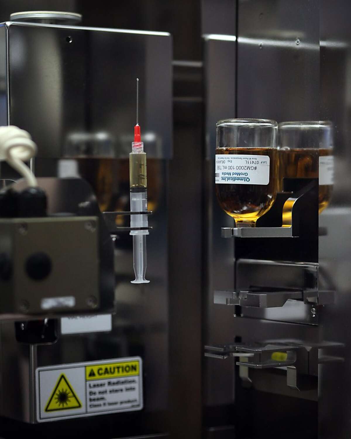 UCSF pharmacy lets robots prepare the meds