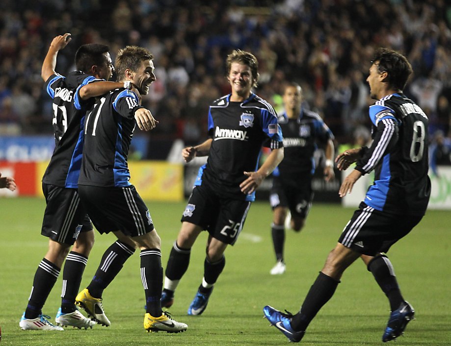 Jon Busch stellar as Earthquakes top Revolution 2-1