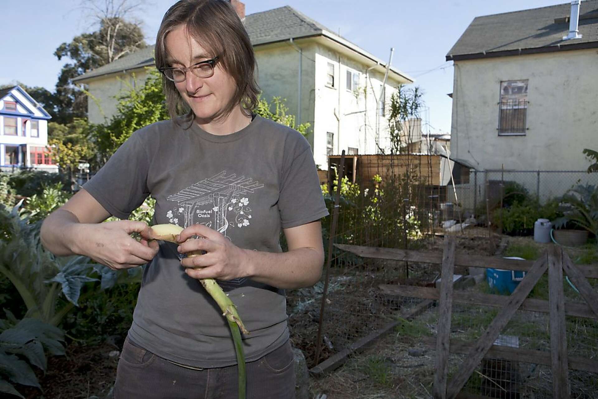 Oakland gardener questions need for permit to sell produce
