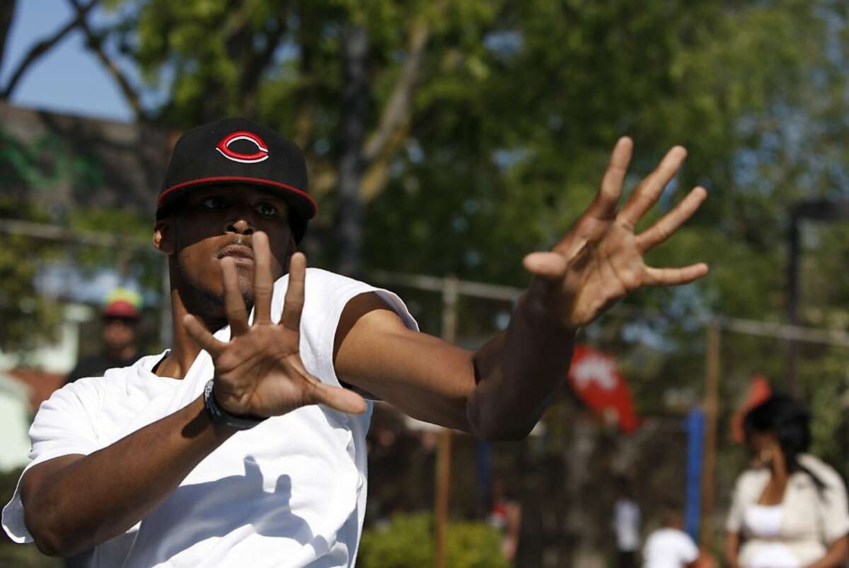 Turf dancing lets Oakland teens 'tut' their stuff