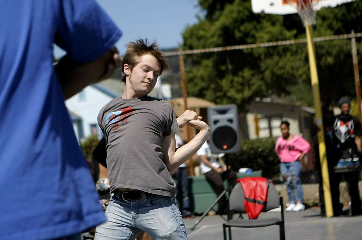 Turf dancing lets Oakland teens 'tut' their stuff
