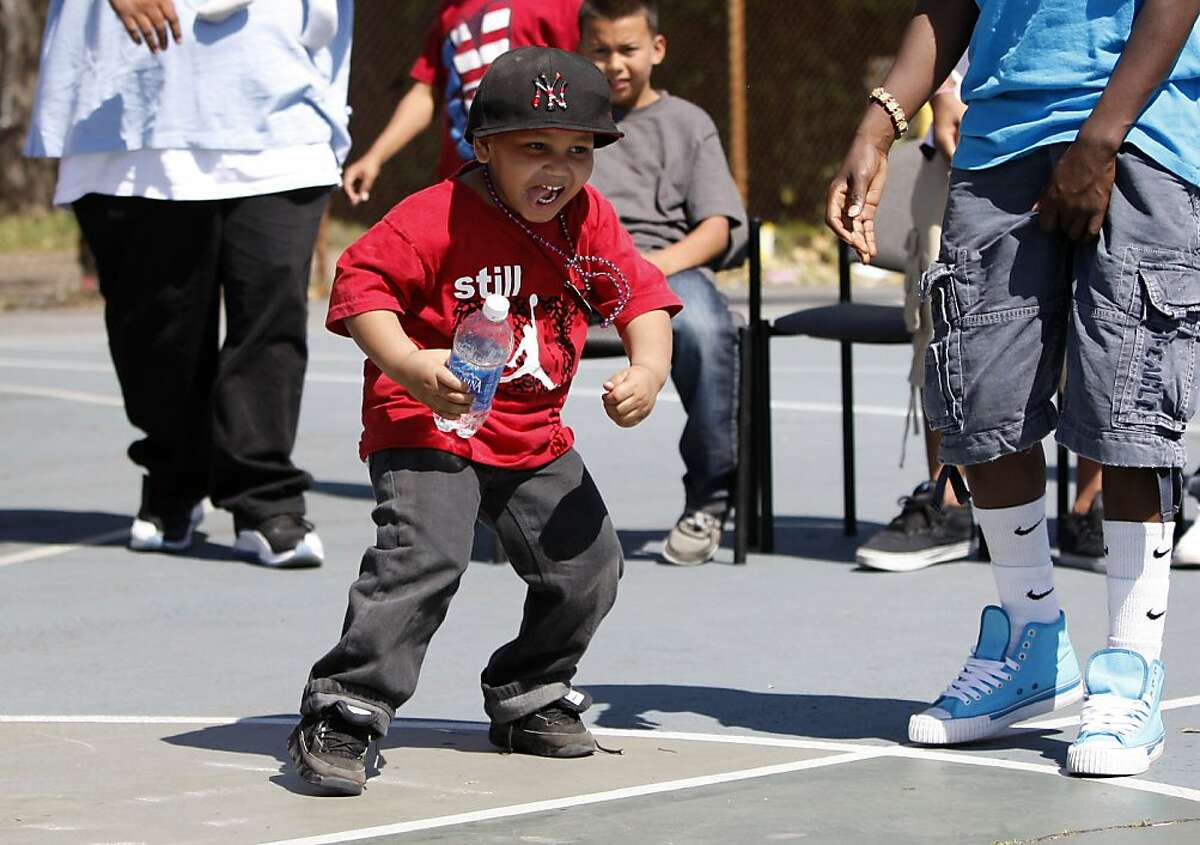 Turf dancing lets Oakland teens 'tut' their stuff