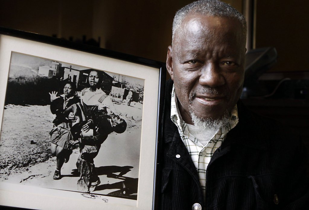 Photographer Sam Nzima honored for Soweto photo