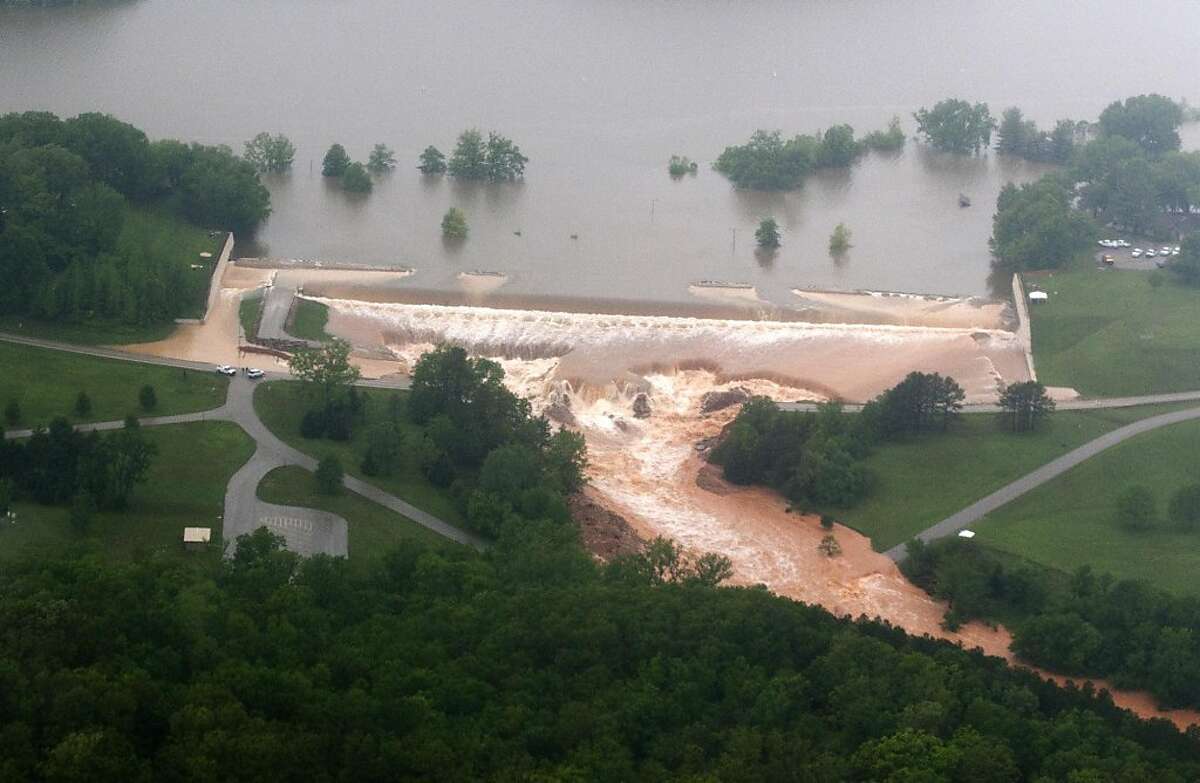 Levee blasted to flood farmland, save Cairo, Ill.