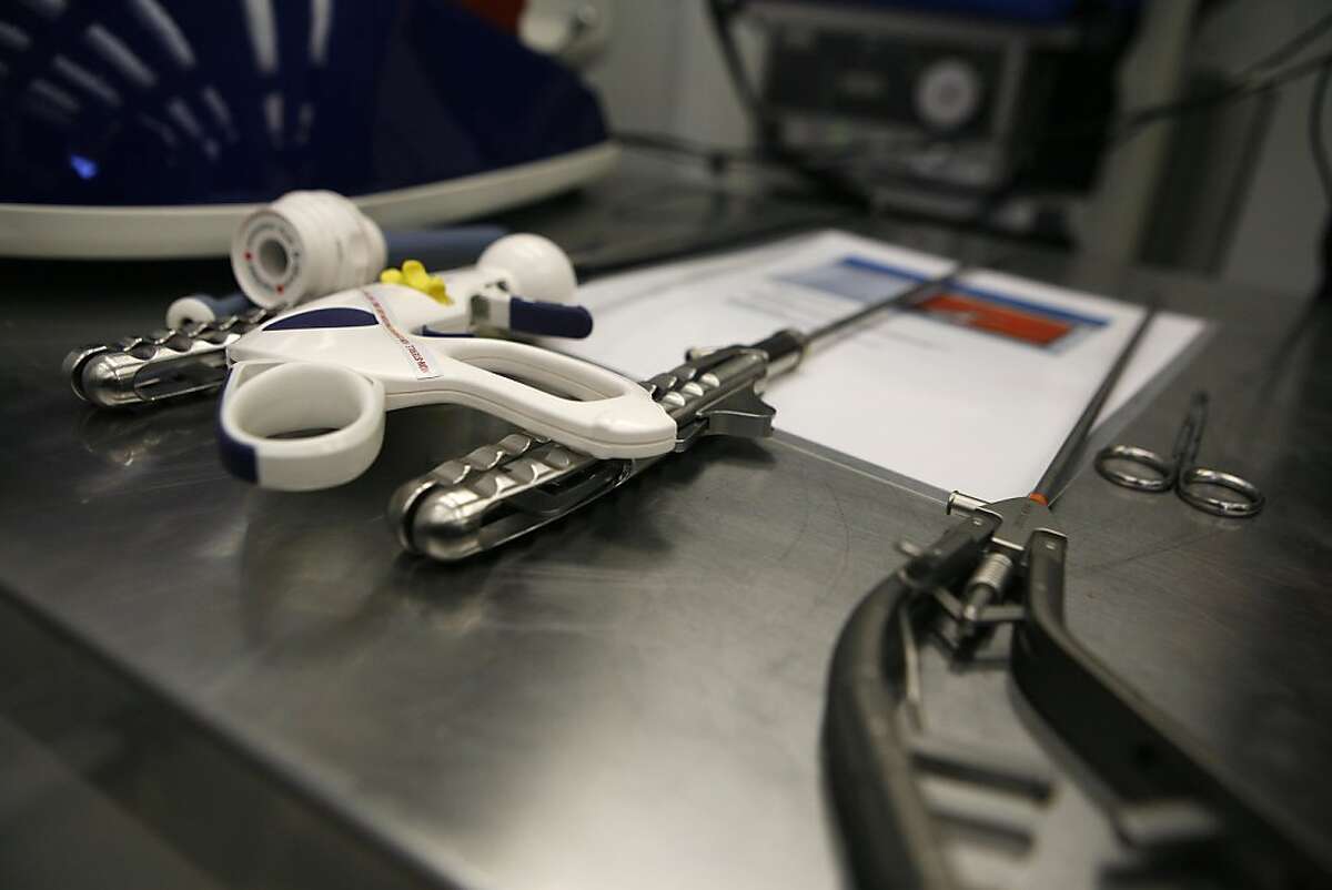 UCSF doctors try out new laparoscopic equipment