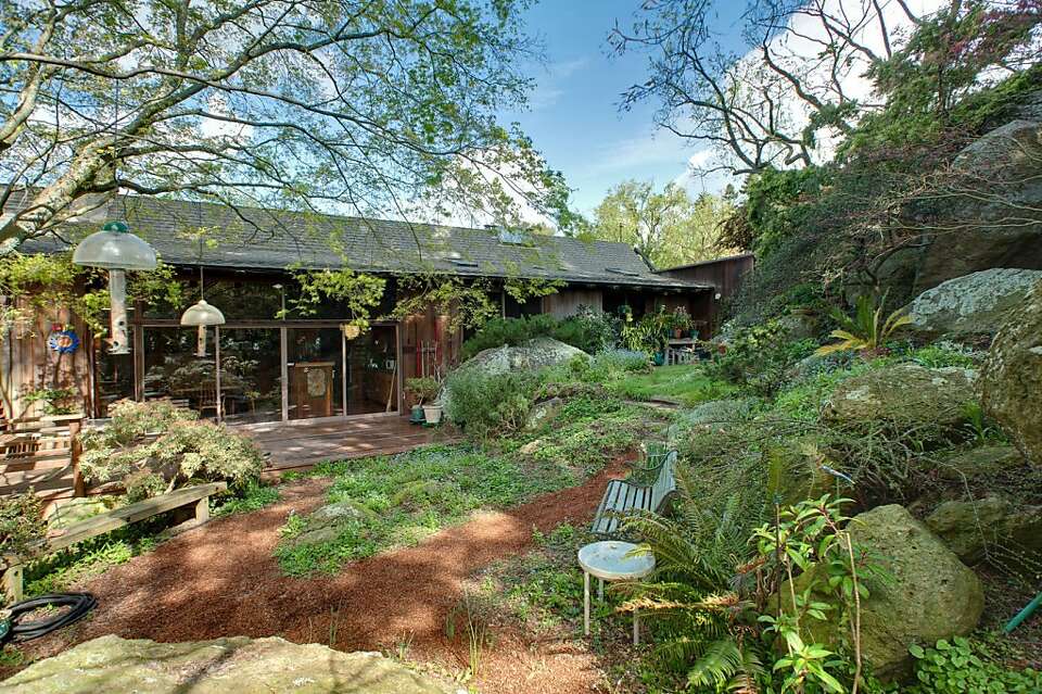 Berkeley hills home designed by Warren Callister