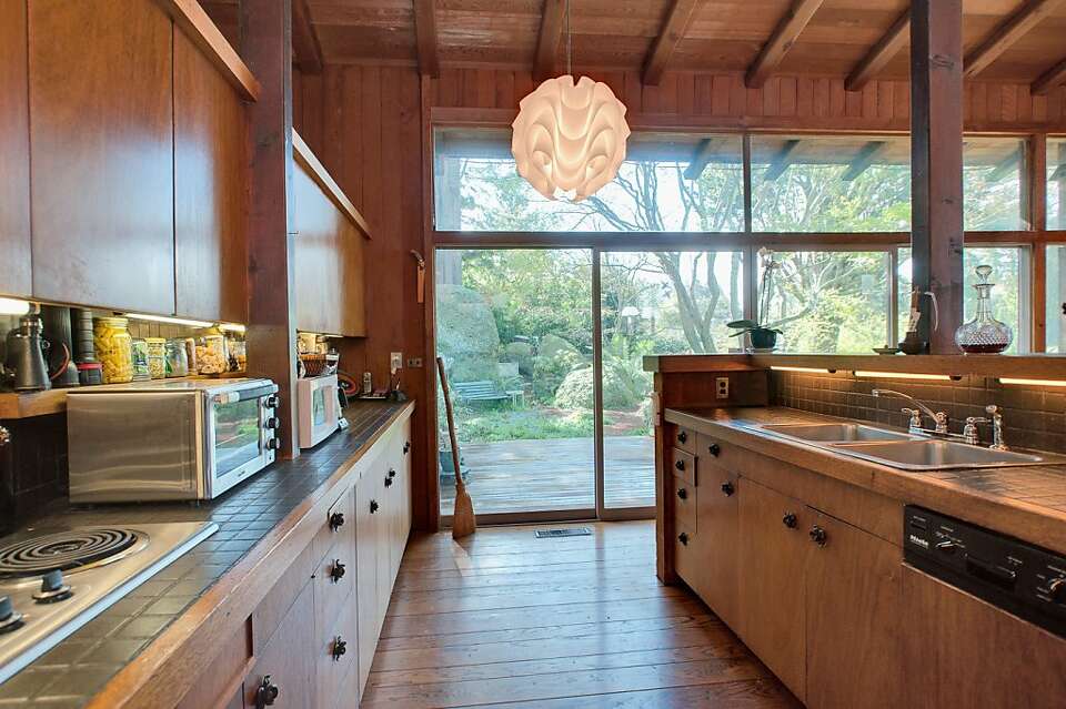 Berkeley hills home designed by Warren Callister