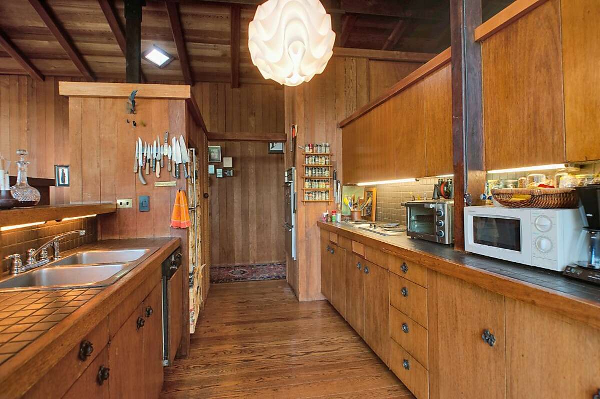 Berkeley hills home designed by Warren Callister