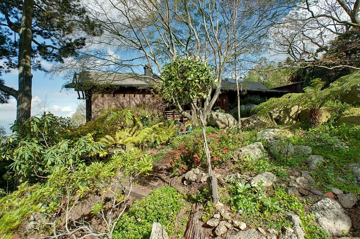 Berkeley hills home designed by Warren Callister