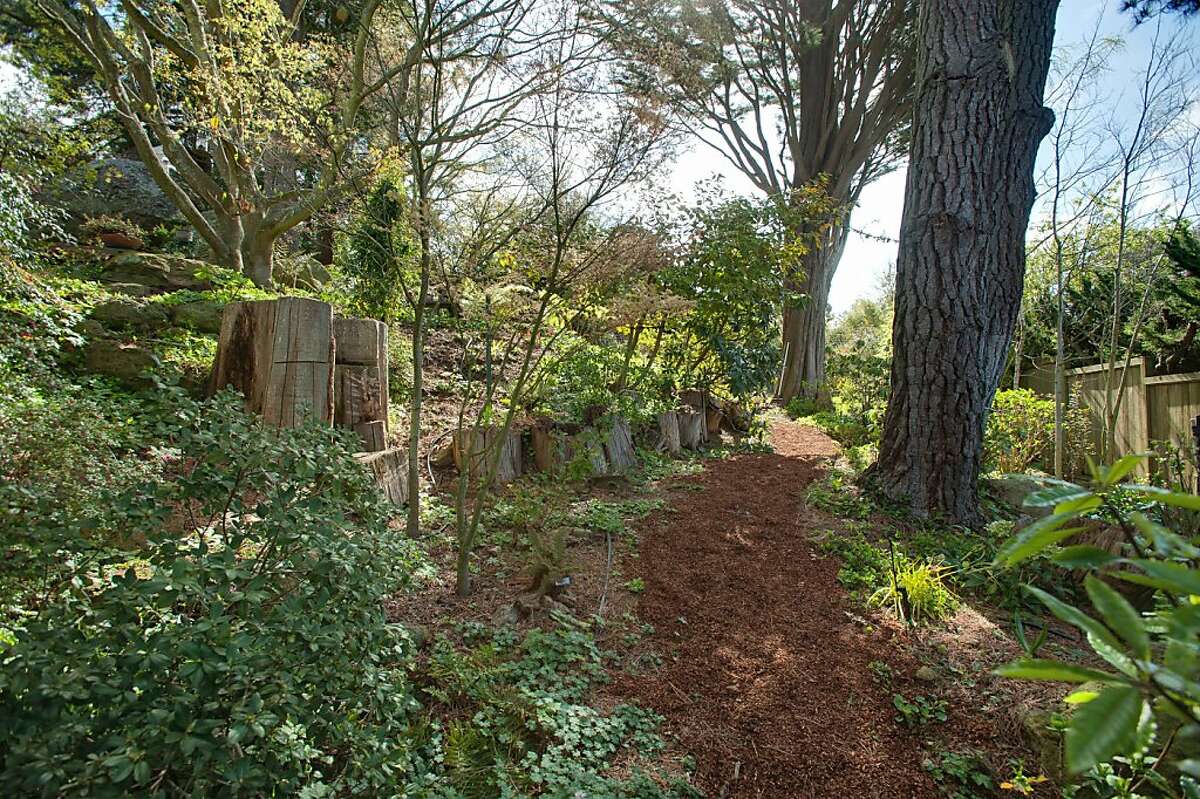 Berkeley hills home designed by Warren Callister