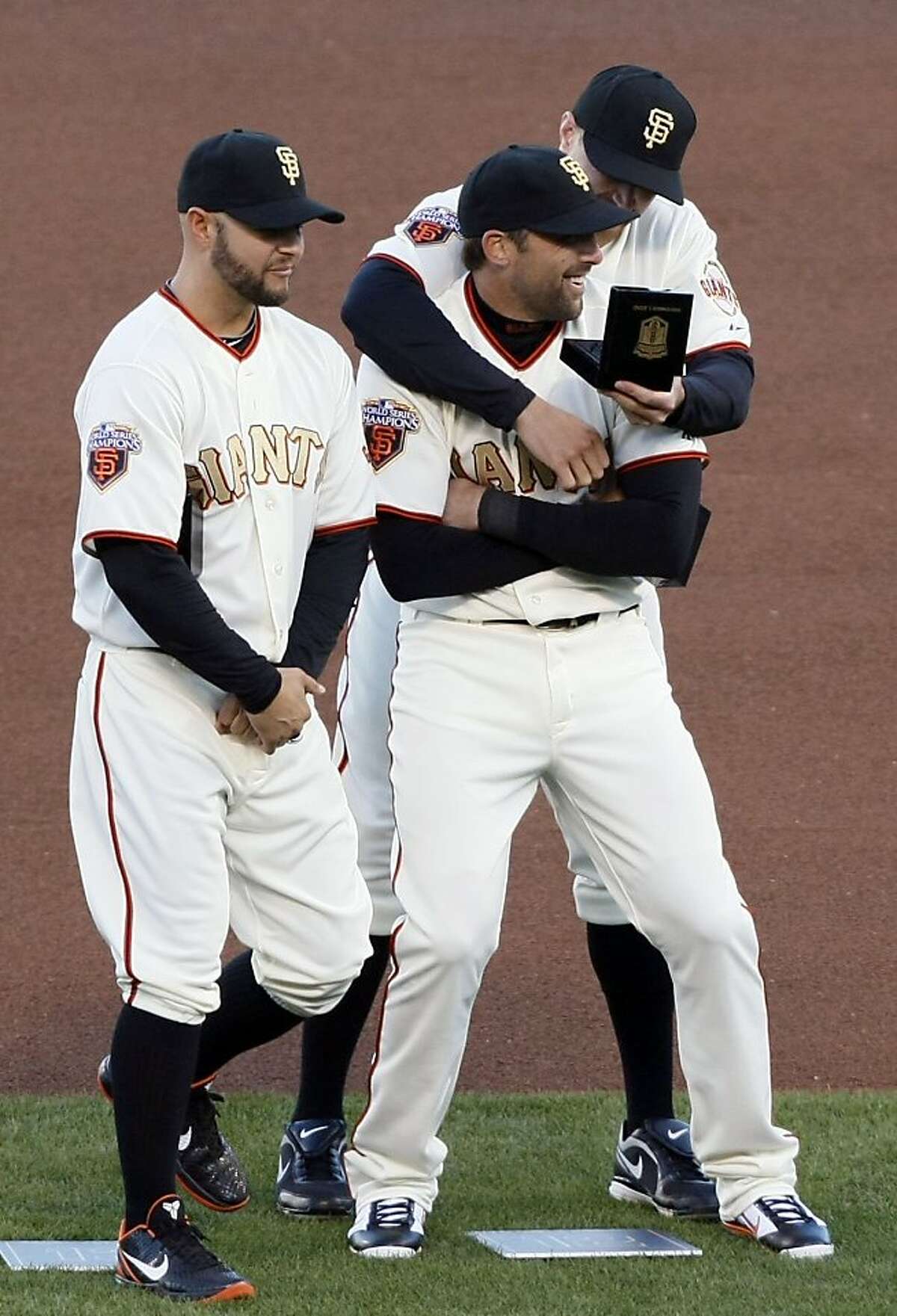 Giants beat Cardinals on last at-bat, 3-2