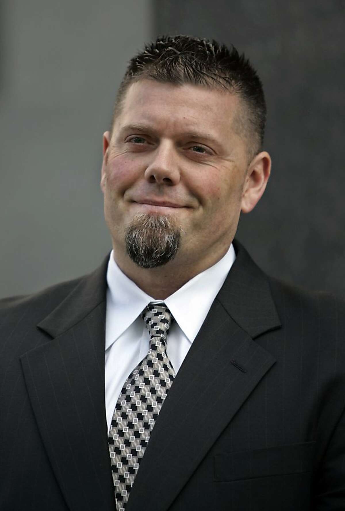 Bonds' personal trainer released from prison