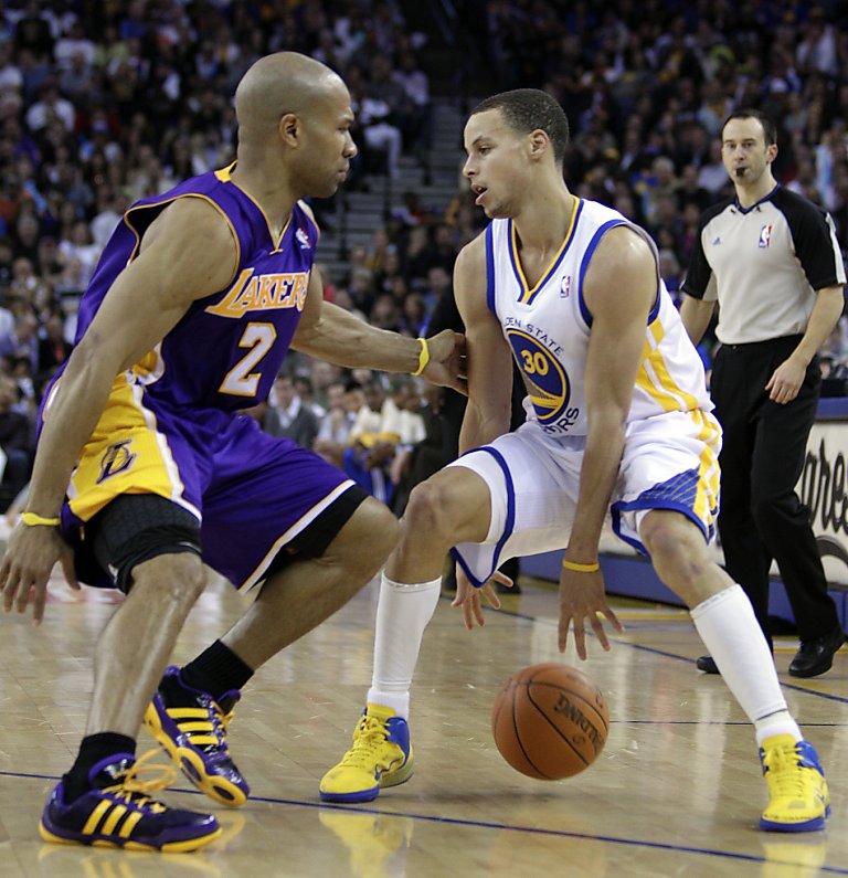 Warriors top Lakers, the team they want to surpass