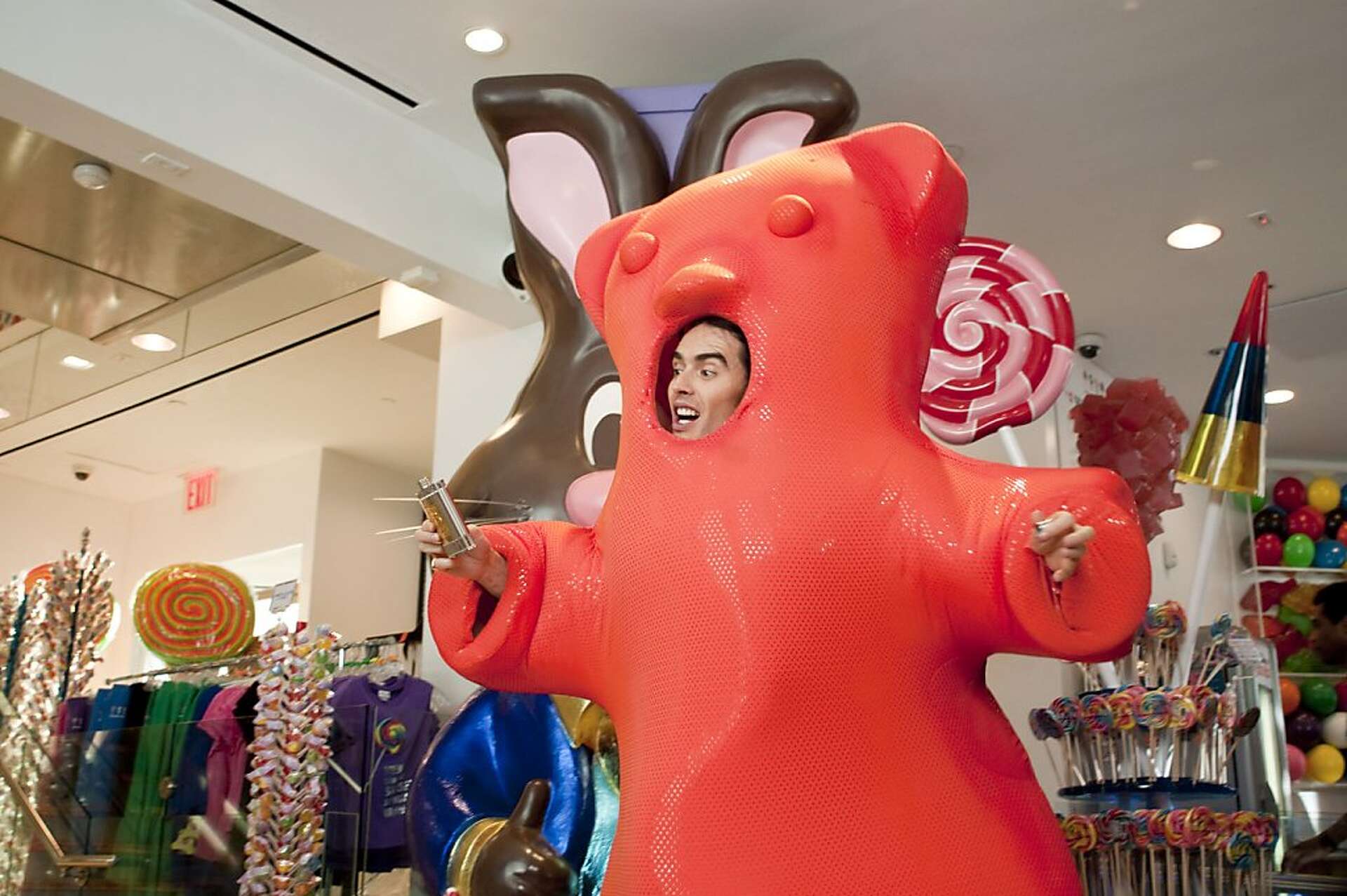 'Arthur' review: Happy drunk an alcoholic in 2011