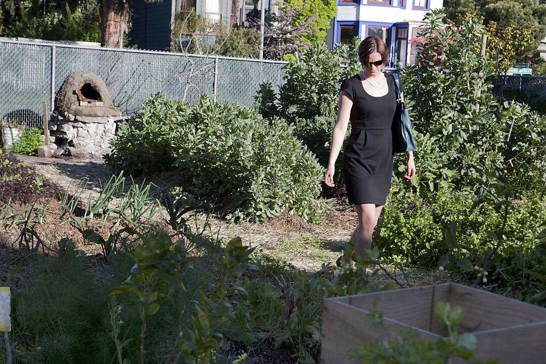 Oakland gardener questions need for permit to sell produce