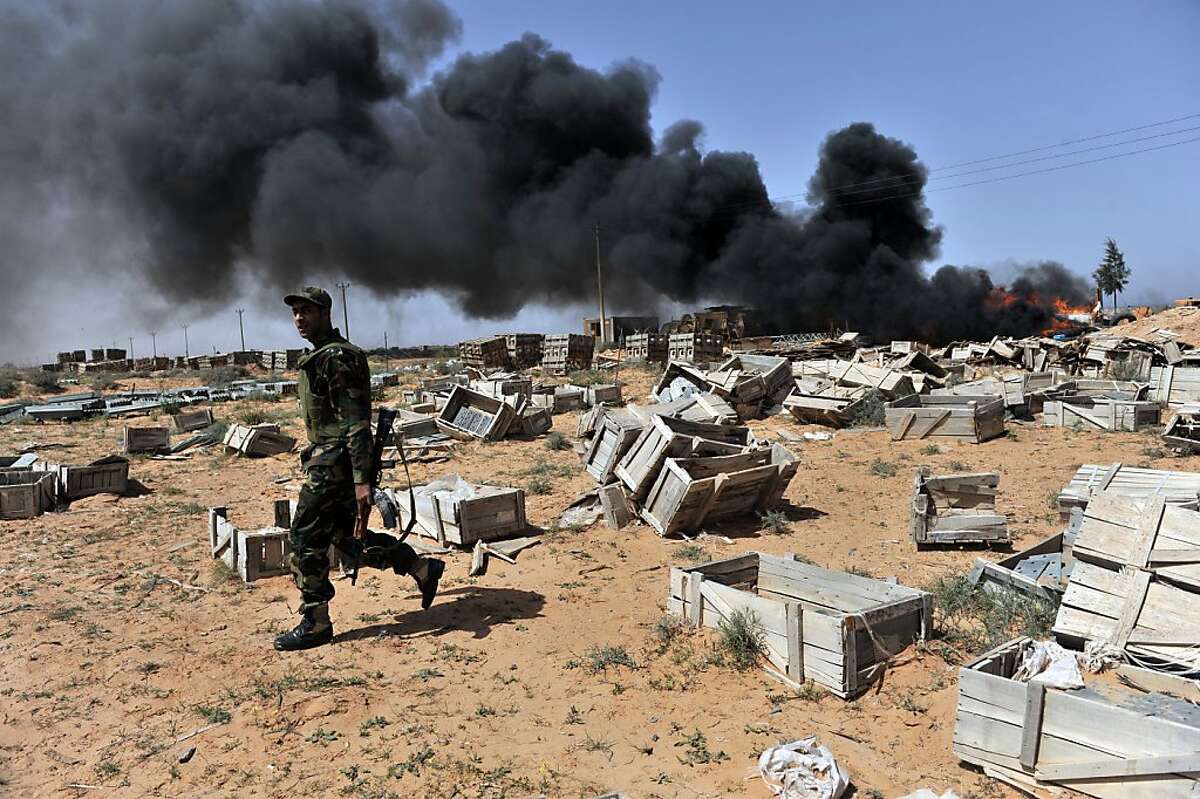 Obama spells out middle ground in Libya war