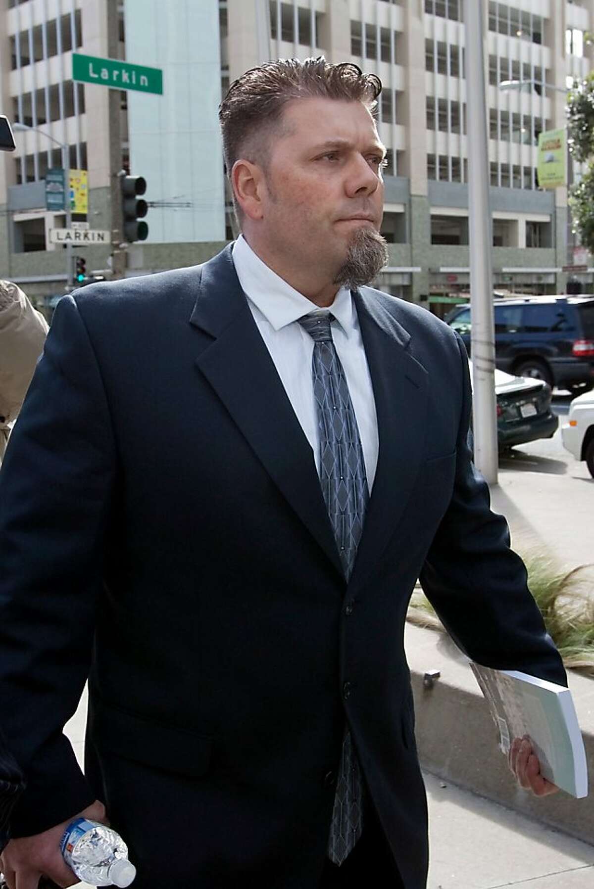 Federal agent: Bonds' testimony impeded probe