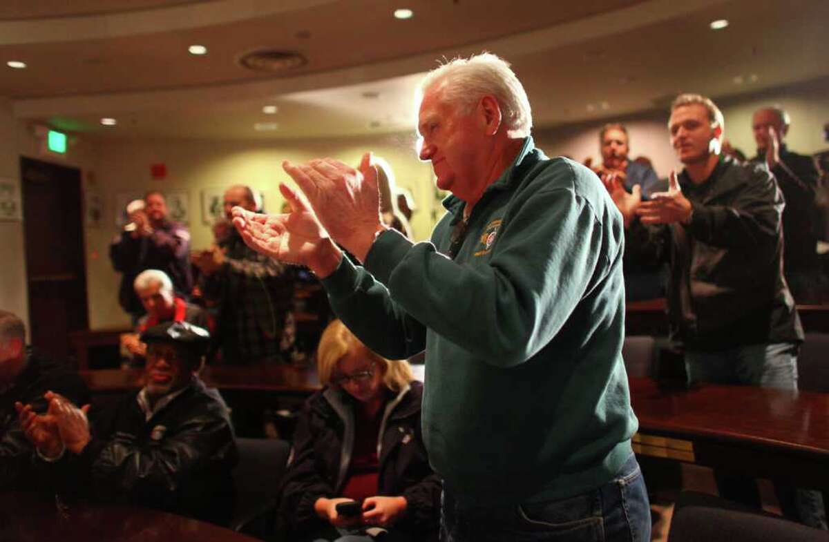 Boeing machinists approve landmark deal