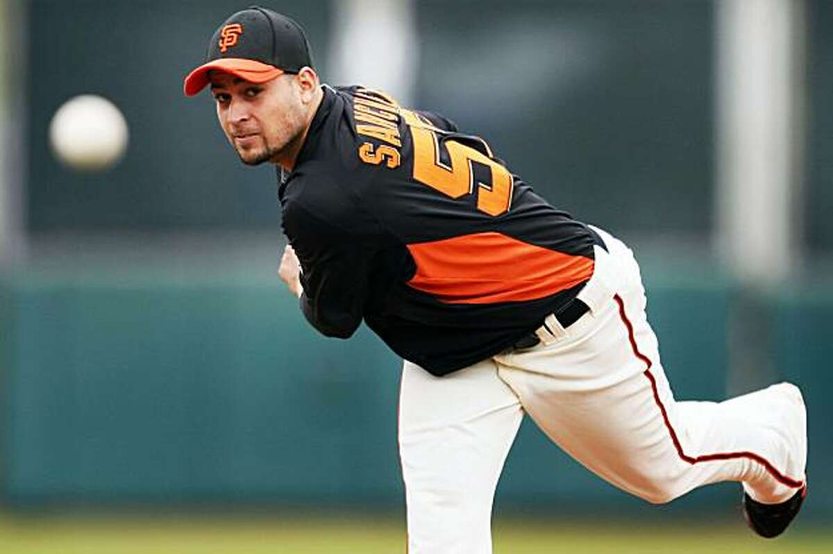 Mighty Giants take on lowly Dodgers in Scottsdale