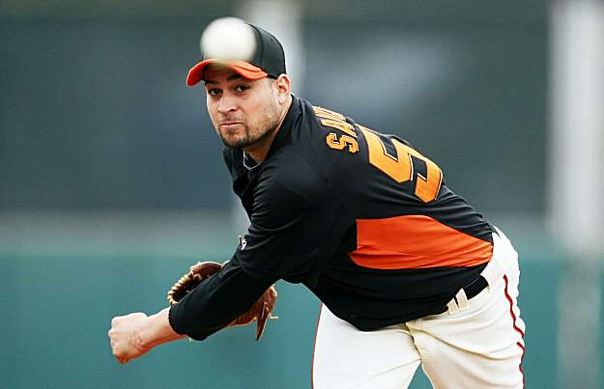 Mighty Giants take on lowly Dodgers in Scottsdale