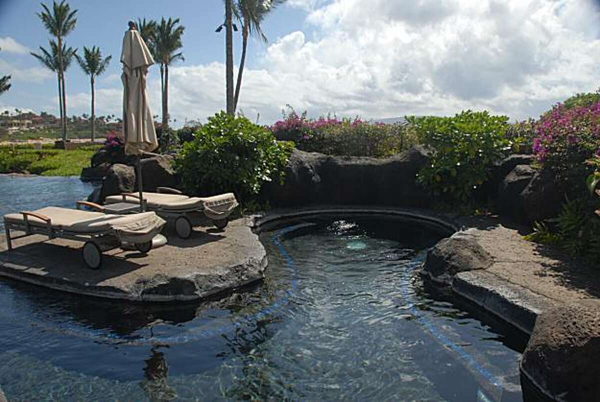 Dive into Hawaii's best swimming pools