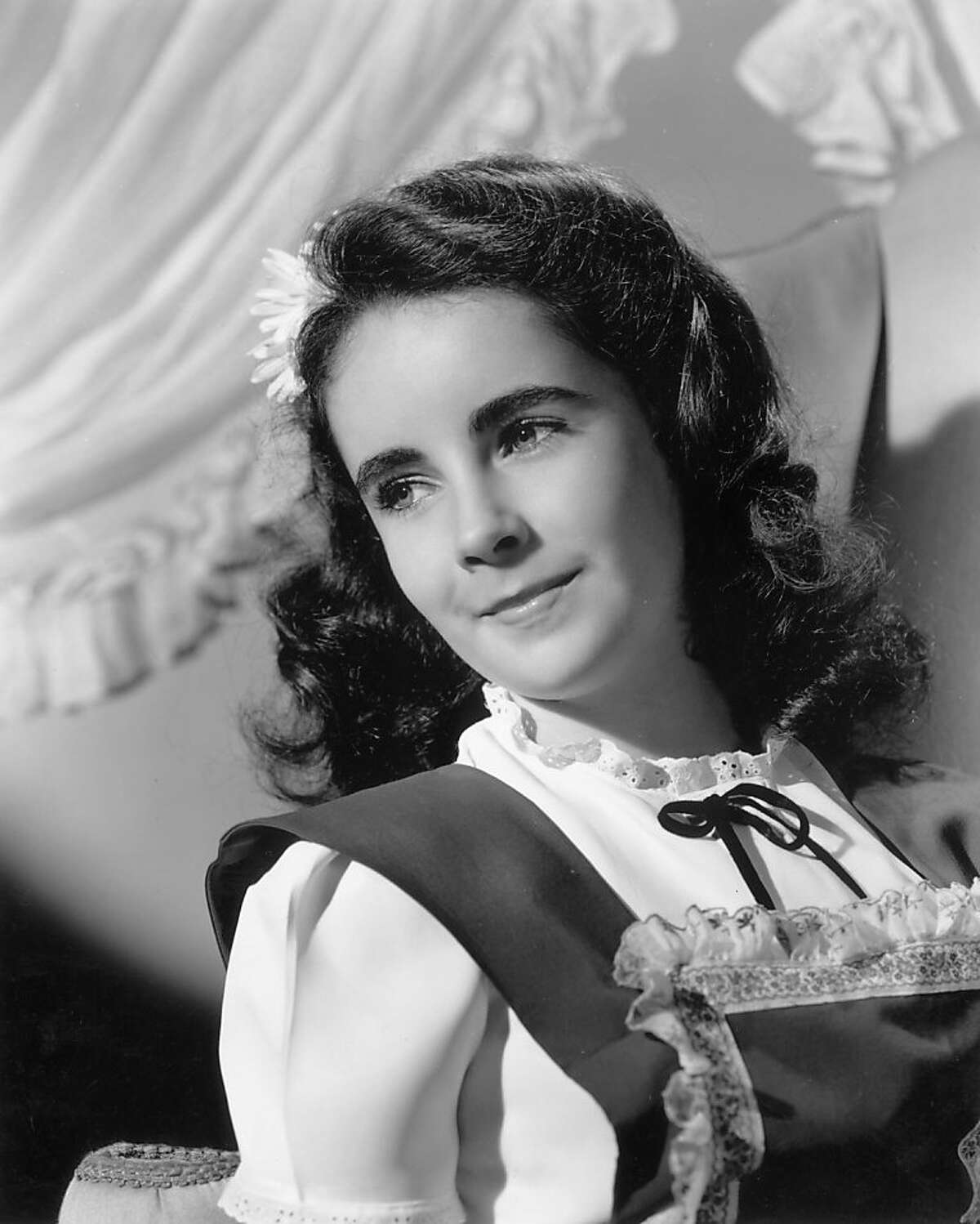 Elizabeth Taylor, delicate yet durable star, dies