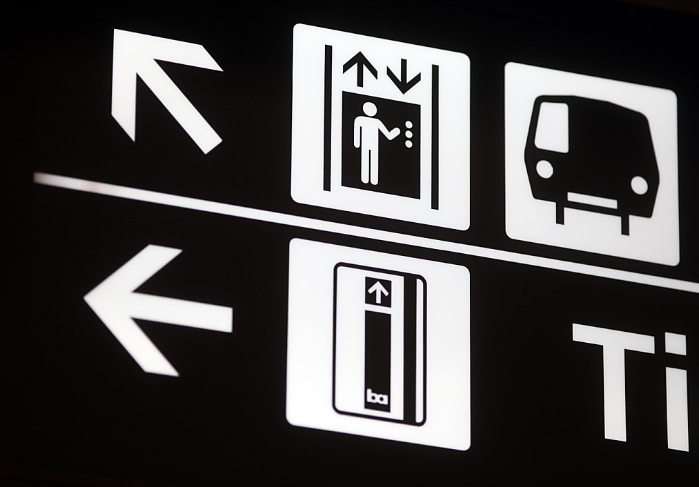 Simple signs make riding BART easier