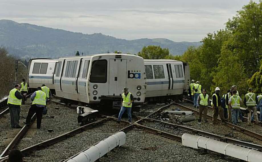 BART running, but problems abound - SFGate