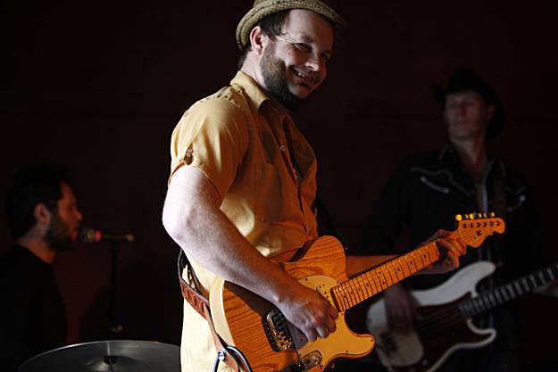 Country singer 'Misisipi' Mike Wolf a 10-band man