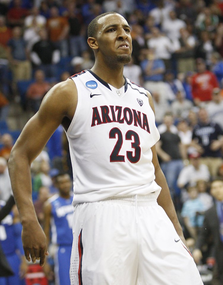 Derrick Williams block preserves Arizona victory