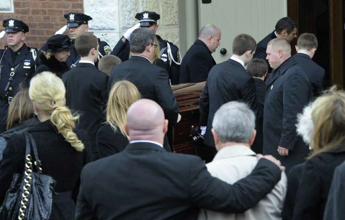 Song helps honor judge at funeral