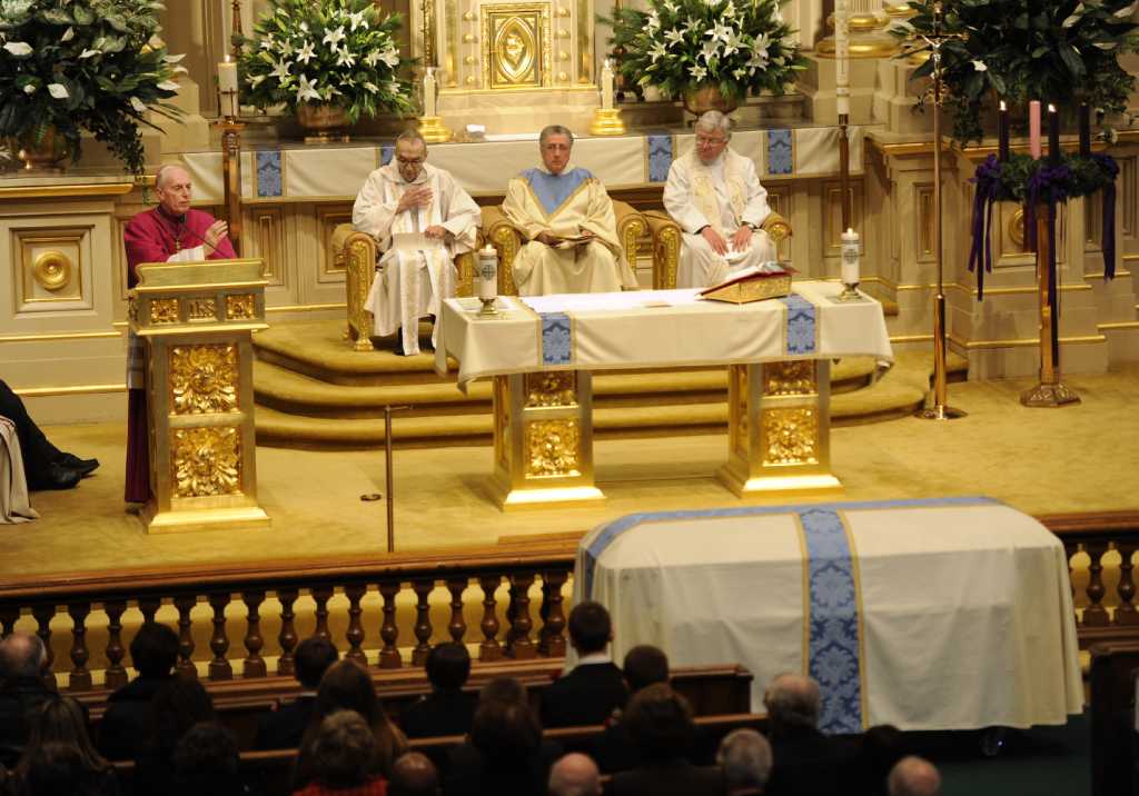 Song helps honor judge at funeral